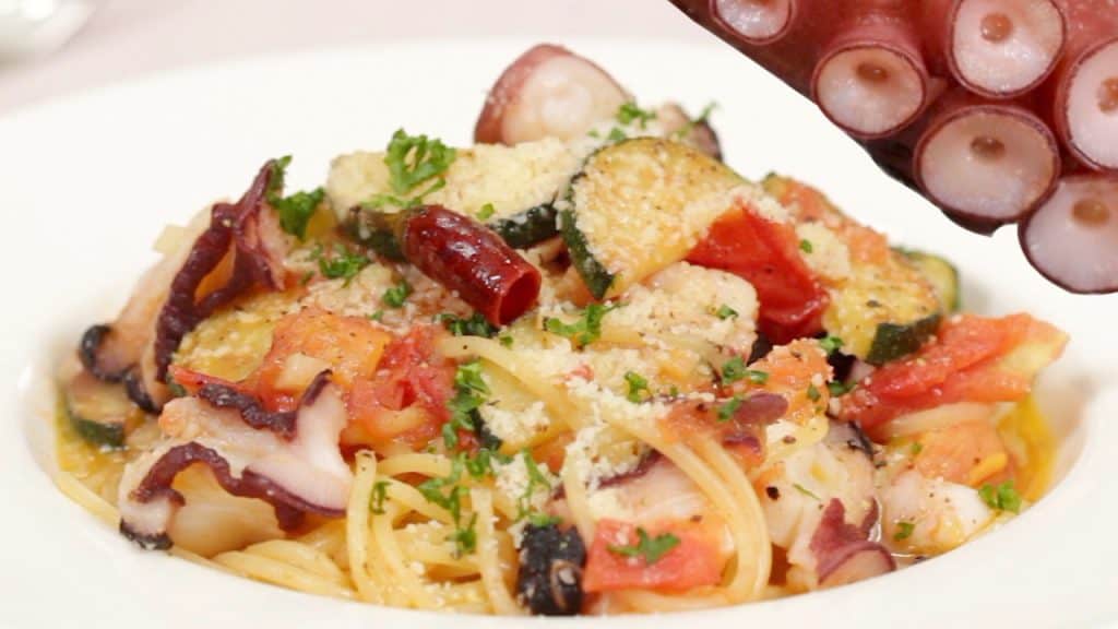 Octopus Tomato Spaghetti Recipe (Savory Sauce and Giant Octopus Pasta ...